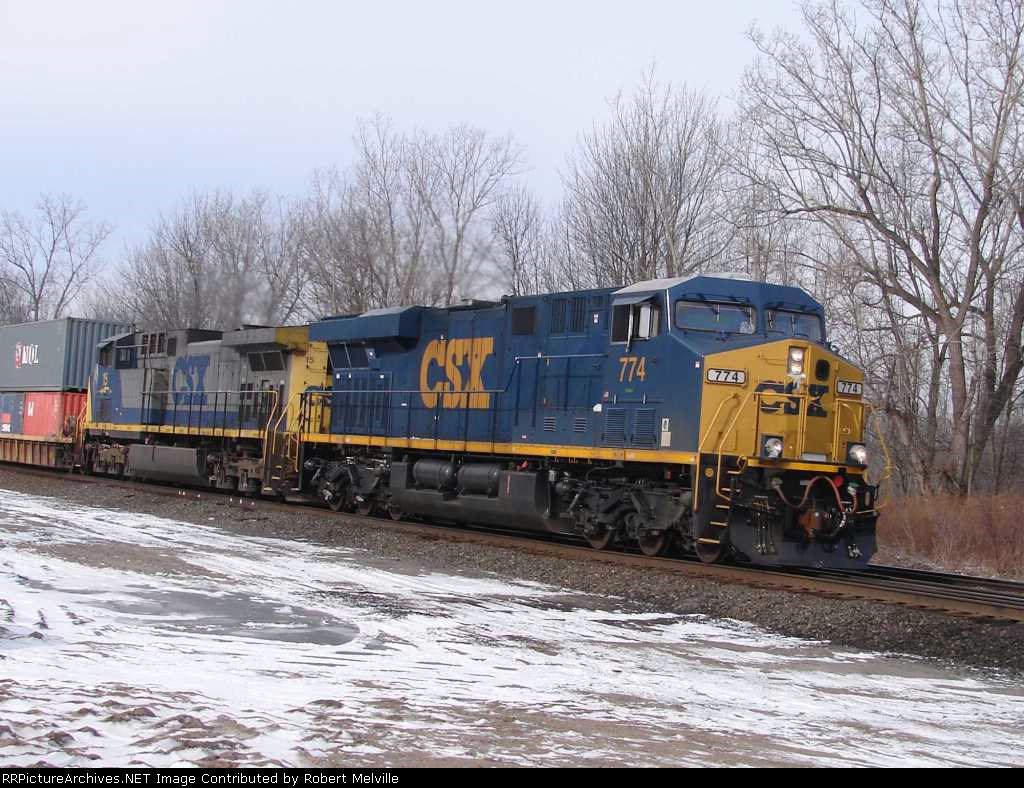 CSX 774 EB at CP 382